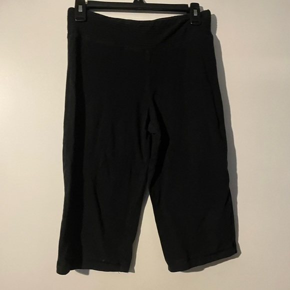 Danskin Now | Pants & Jumpsuits | 37 Black Capris | Poshmark